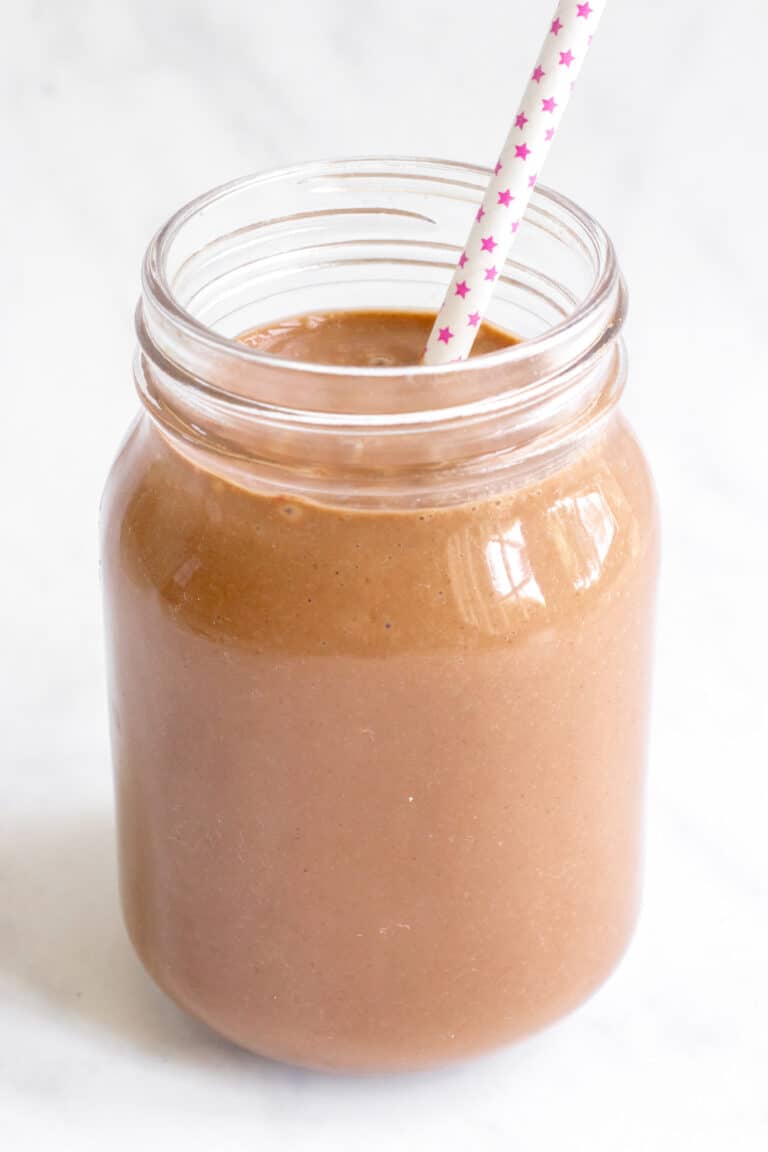 Healthy Chocolate Breakfast Shake I Georgie Eats