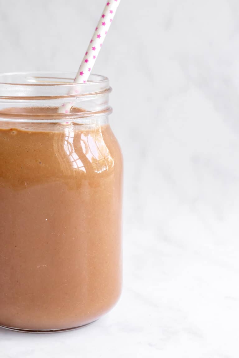 Healthy Chocolate Breakfast Shake I Georgie Eats
