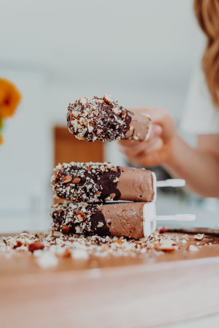 Healthy Vegan Chocolate Fudge Ice Lollies I Georgie Eats